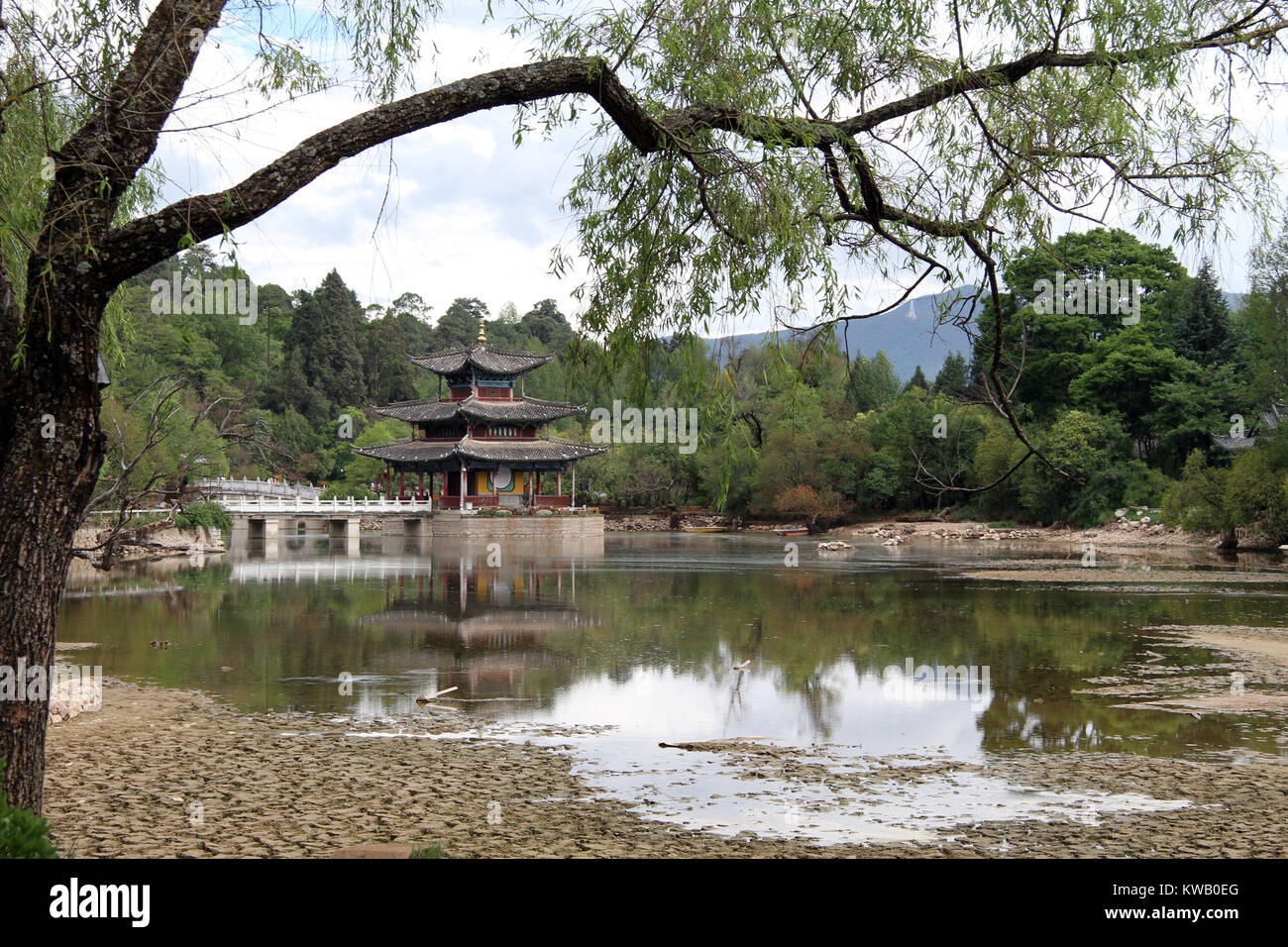 Chinese ancient temple in lijiang hi-res stock photography and images ...
