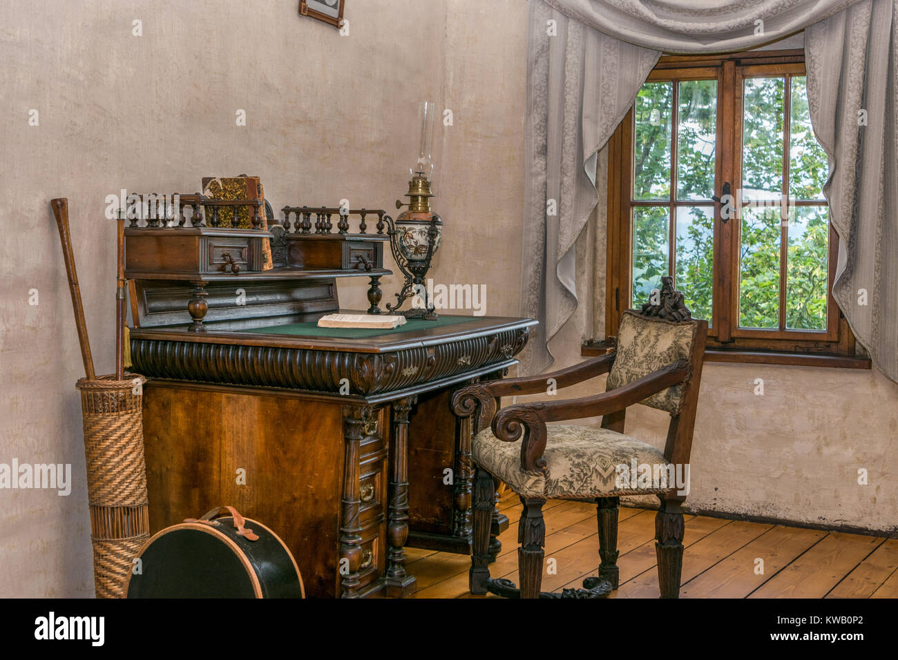 Medieval writing desk hi-res stock photography and images - Alamy