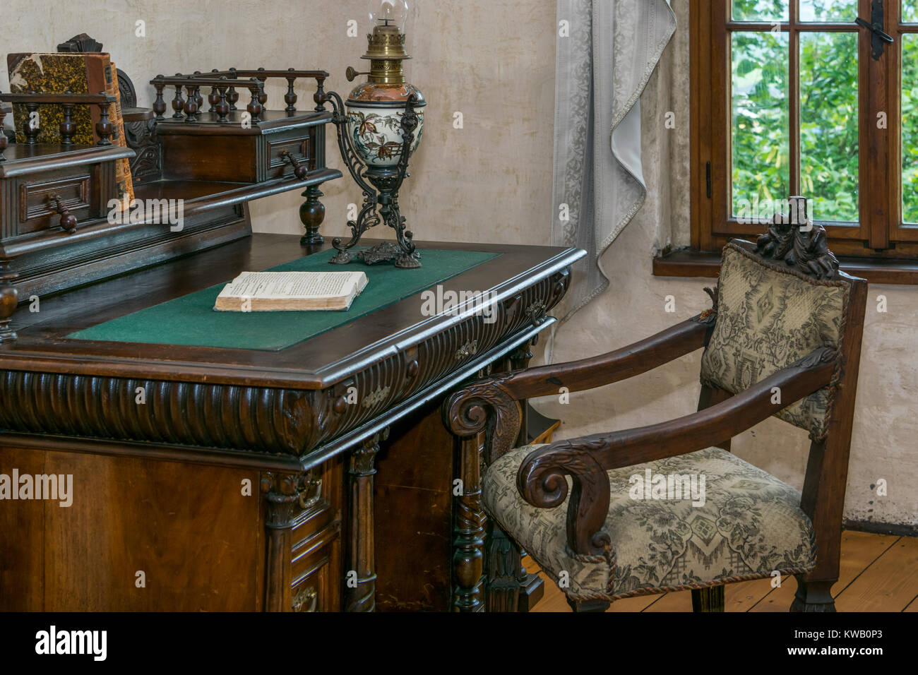 Medieval writing desk hi-res stock photography and images - Alamy