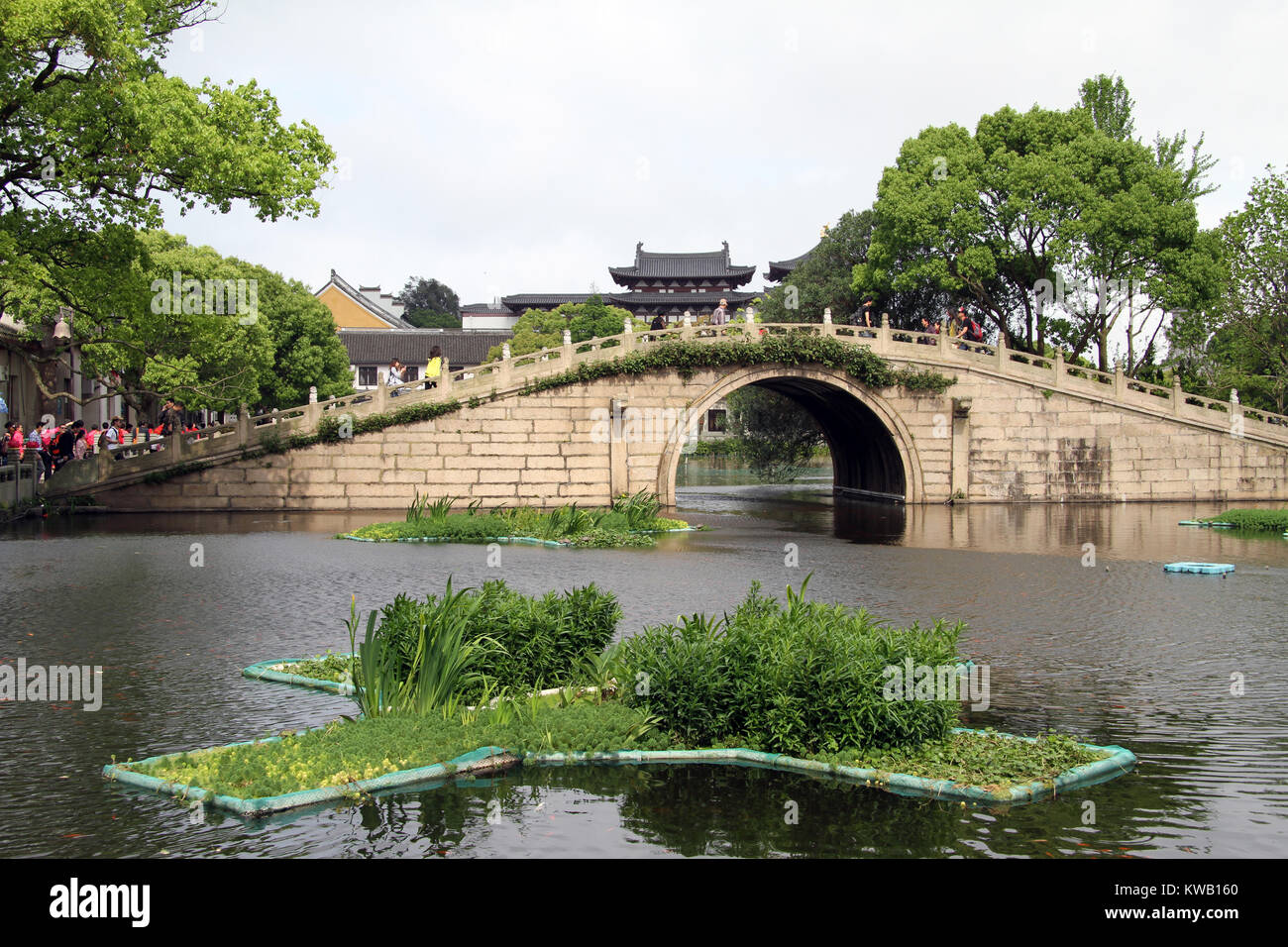 Bridge island buddhist temple hi-res stock photography and images - Alamy