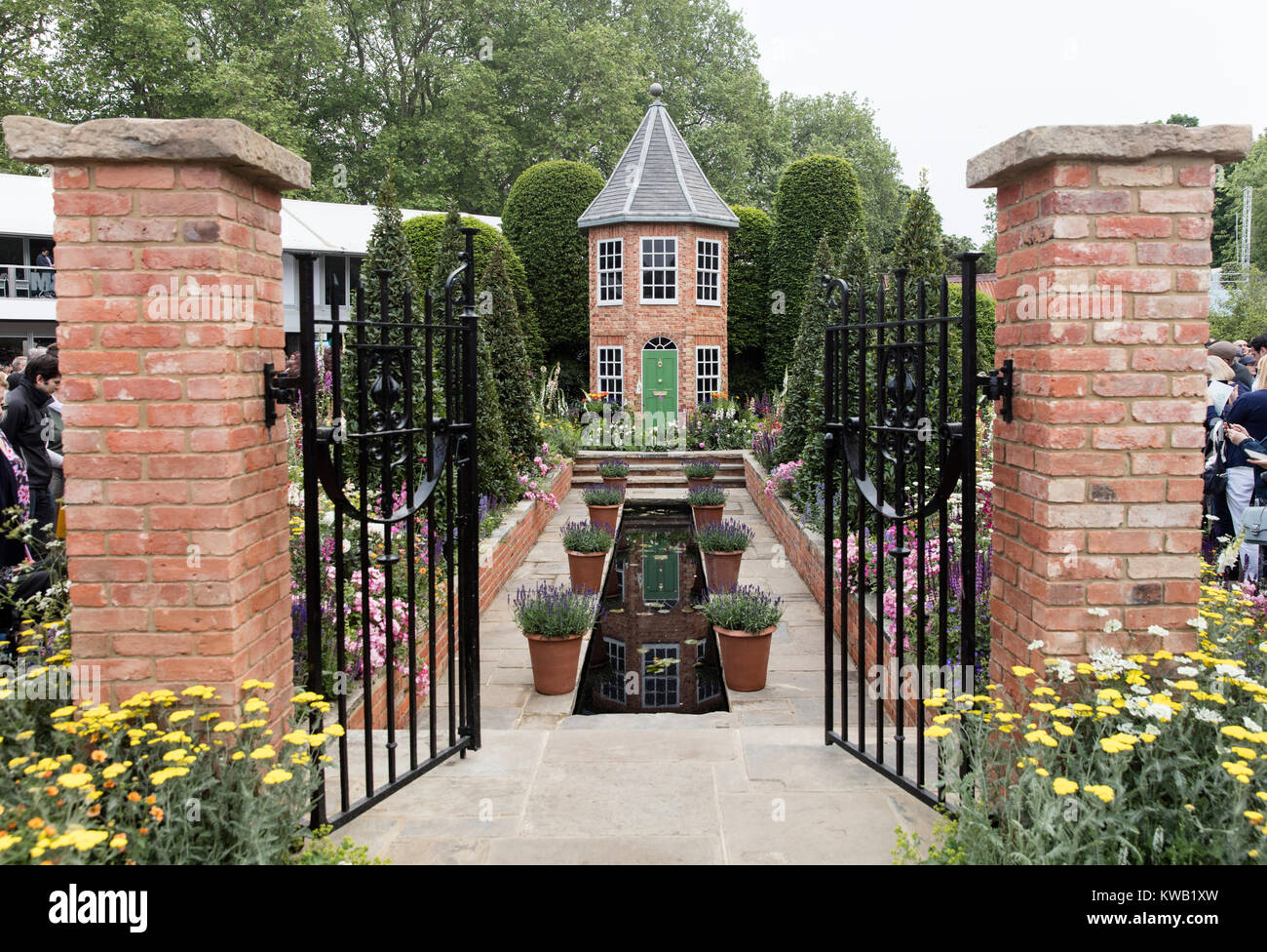 Harrods British Eccentrics Garden by Diarmuid Gavin at RHS Chelsea ...