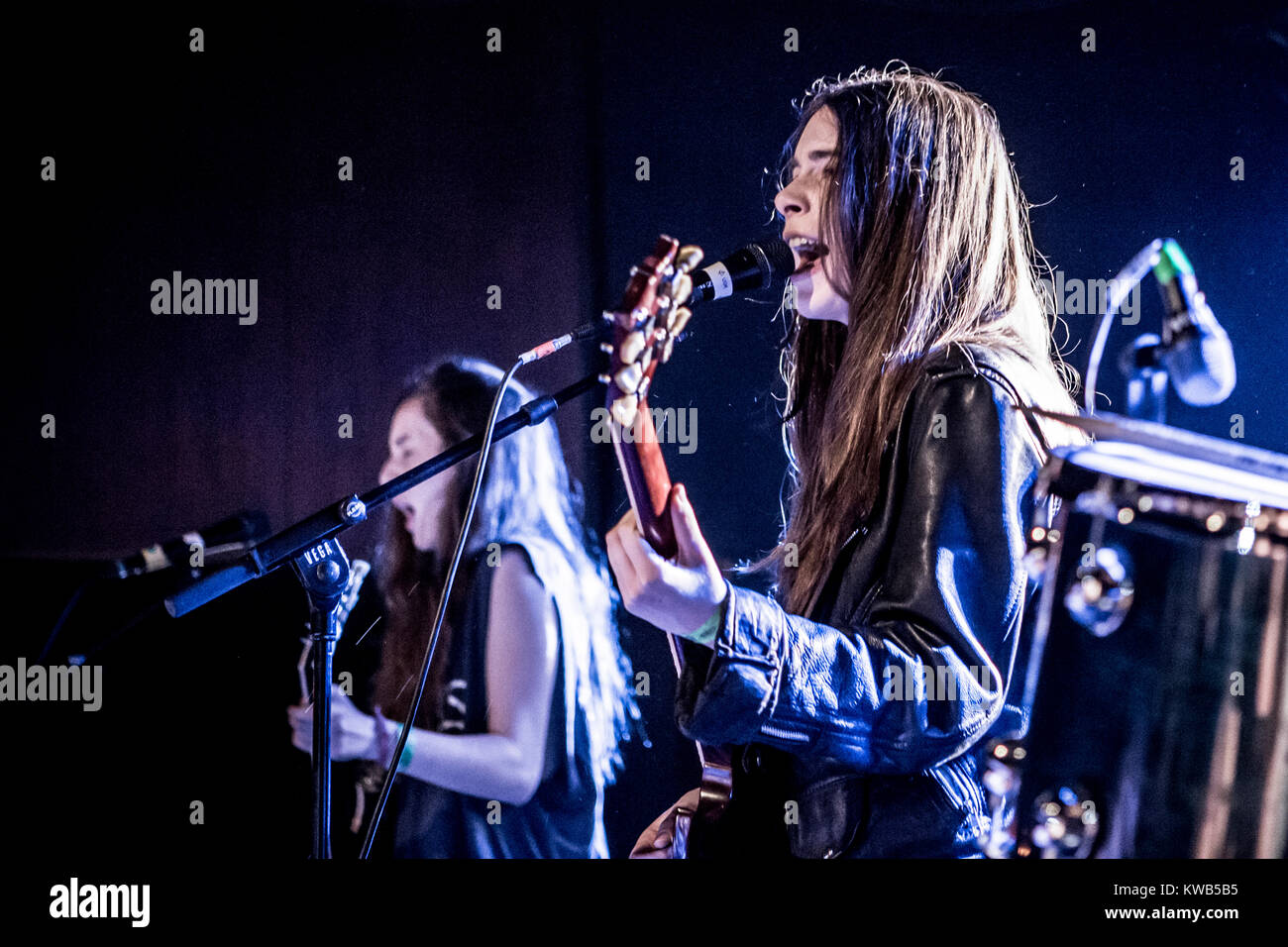 Haim sisters hi-res stock photography and images - Alamy