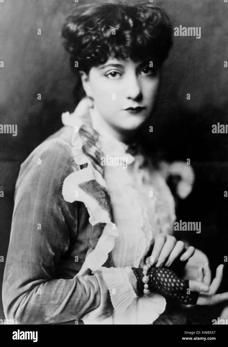 SHOW BOAT, Helen Morgan, 1927 Stock Photo - Alamy