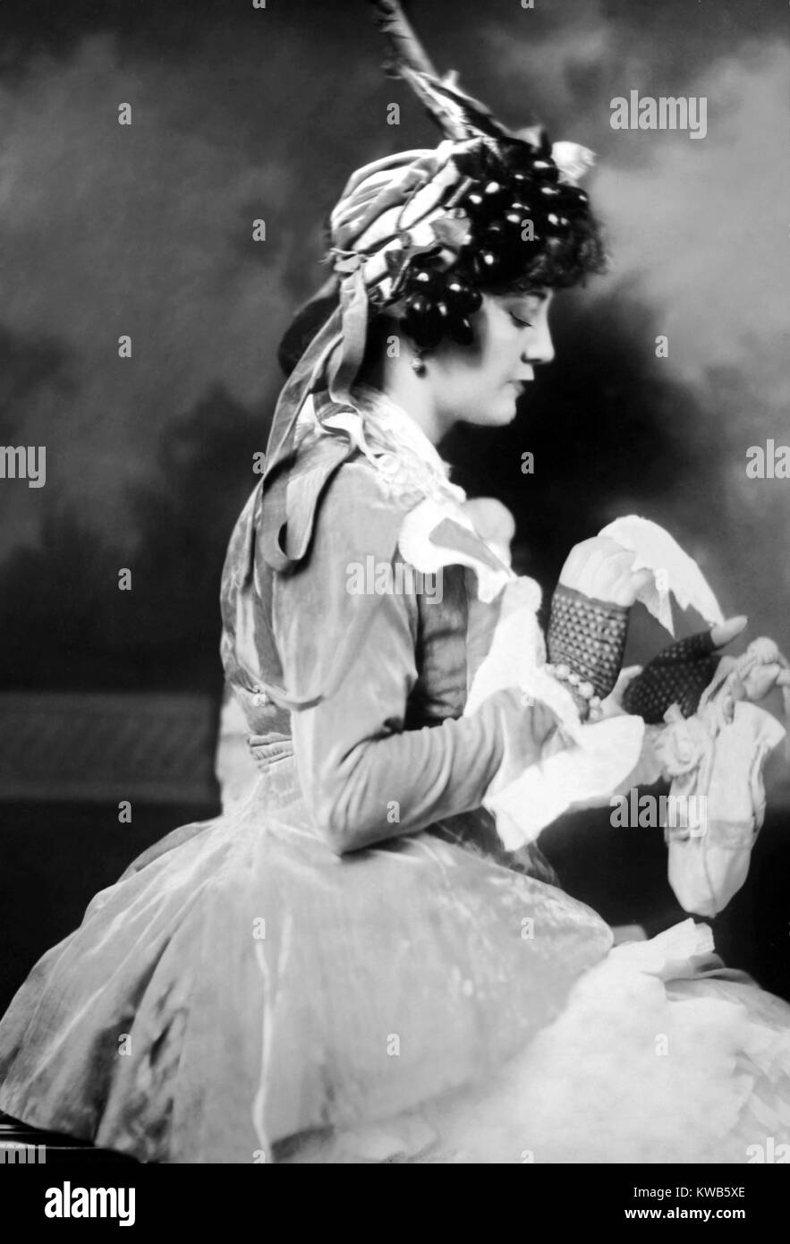 SHOW BOAT, Helen Morgan, 1927 Stock Photo - Alamy