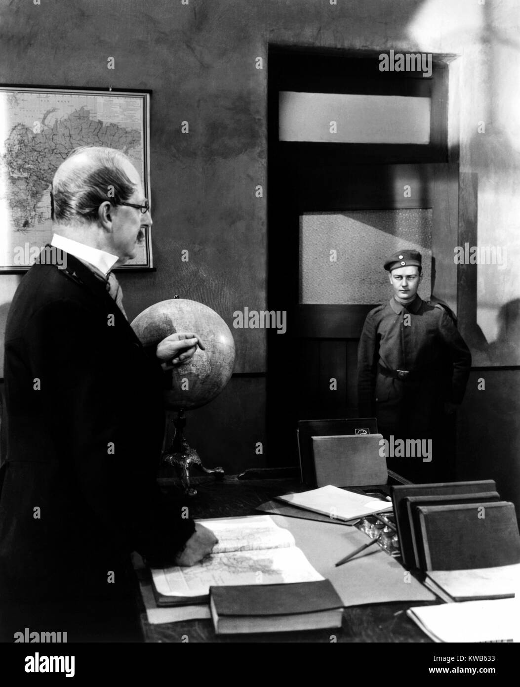 ALL QUIET ON THE WESTERN FRONT, from left, Arnold Lucy, Lew Ayres, 1930 ...