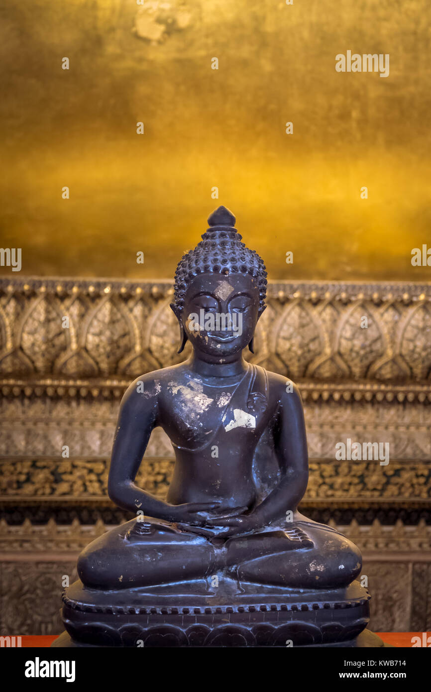 Seated buddha figurine hi-res stock photography and images - Alamy