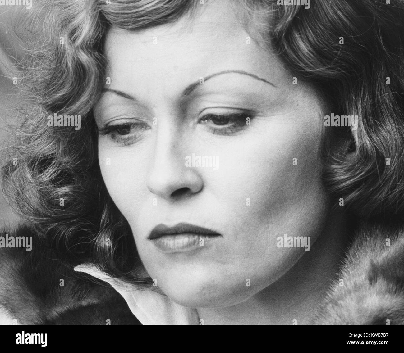 Faye dunaway not still Black and White Stock Photos & Images - Alamy