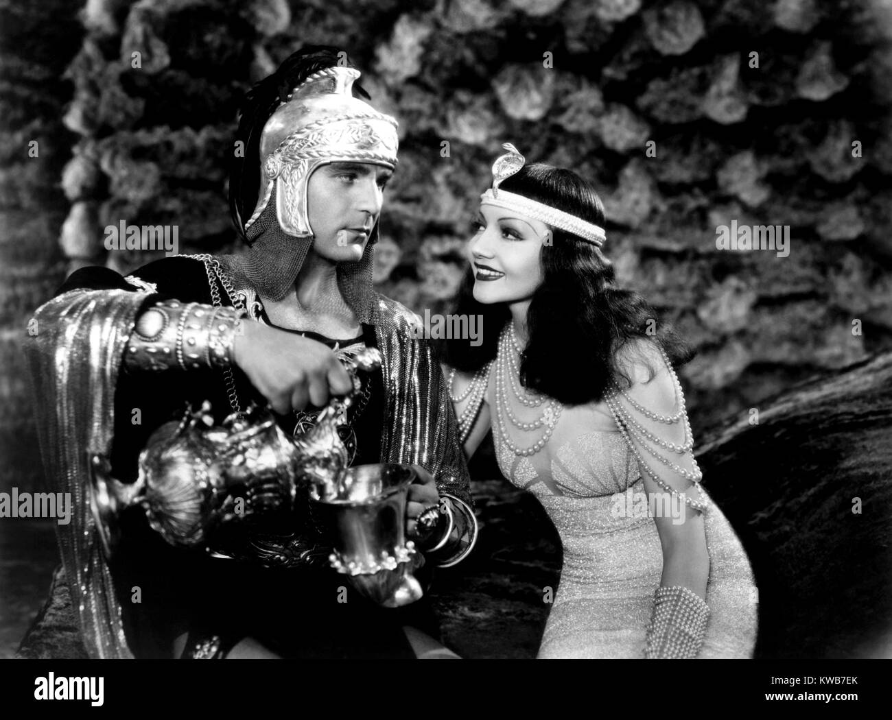 CLEOPATRA, from left, Henry Wilcoxon, Claudette Colbert, 1934 Stock Photo - Alamy