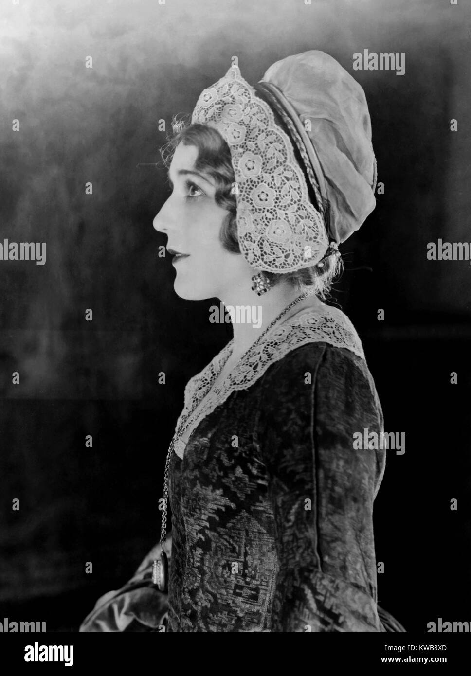 DOROTHY VERNON OF HADDON HALL, Mary Pickford, 1924 Stock Photo - Alamy