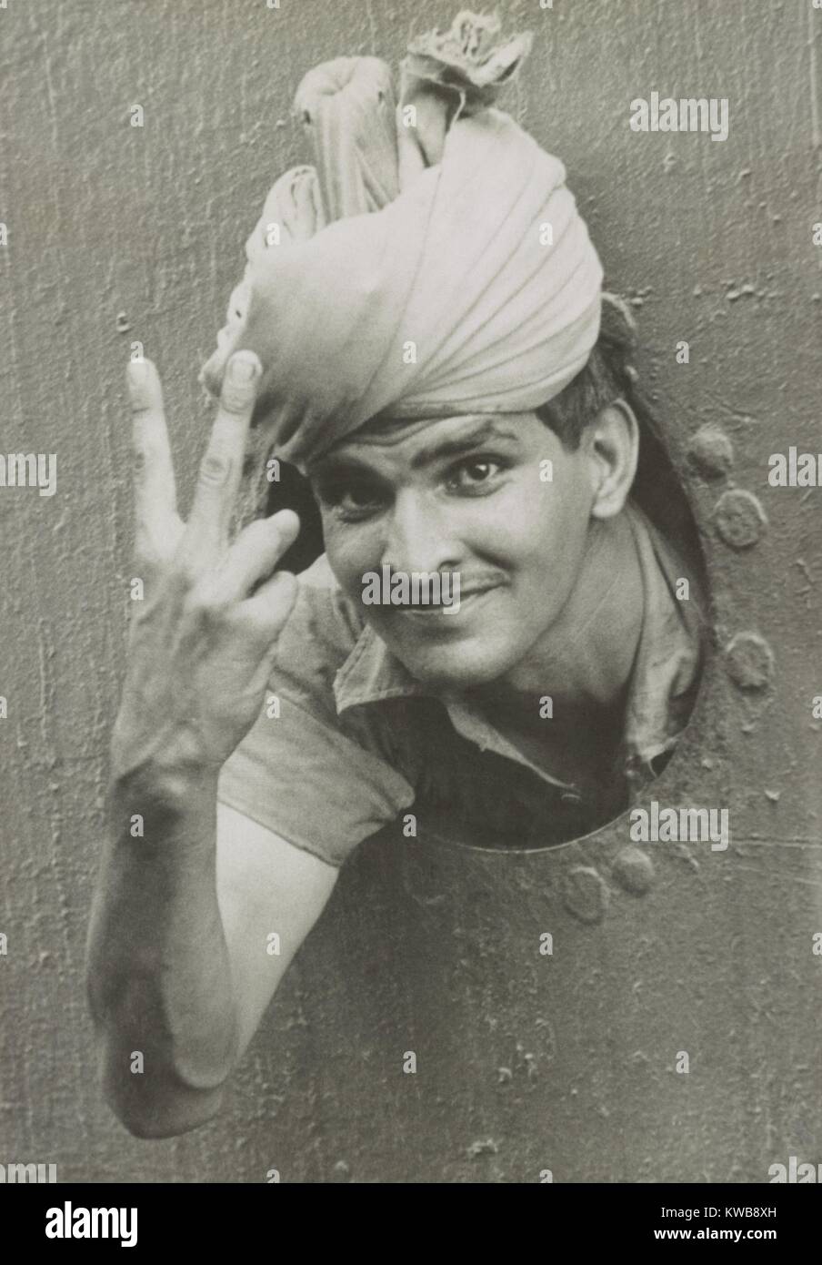 Ww2 smiling soldier hi-res stock photography and images - Alamy