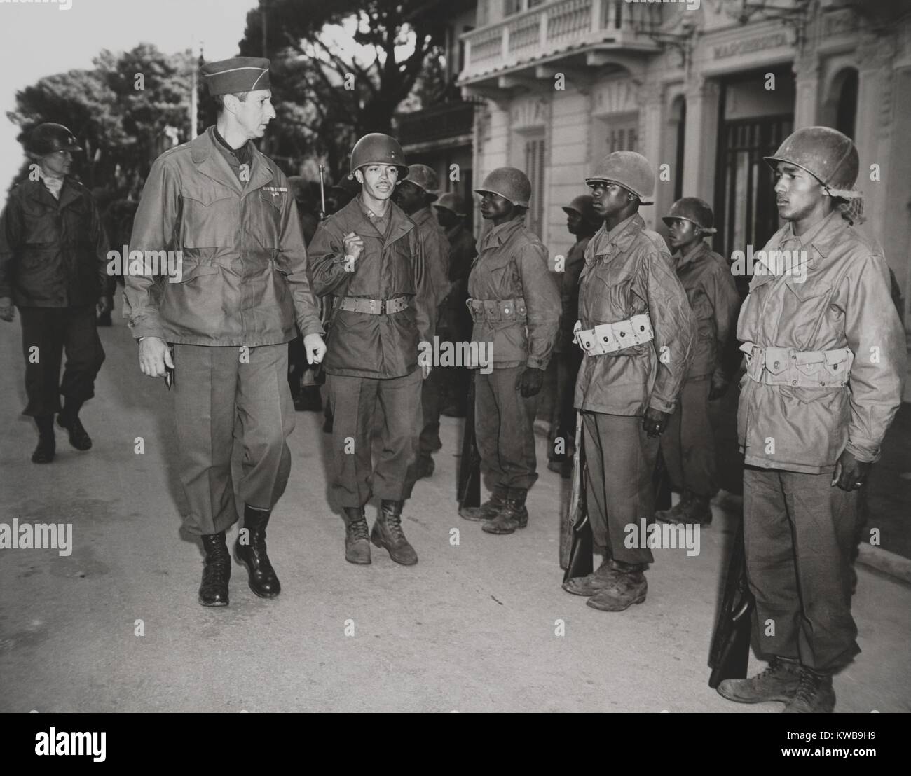 Buffalo soldiers 1945 hi-res stock photography and images - Alamy