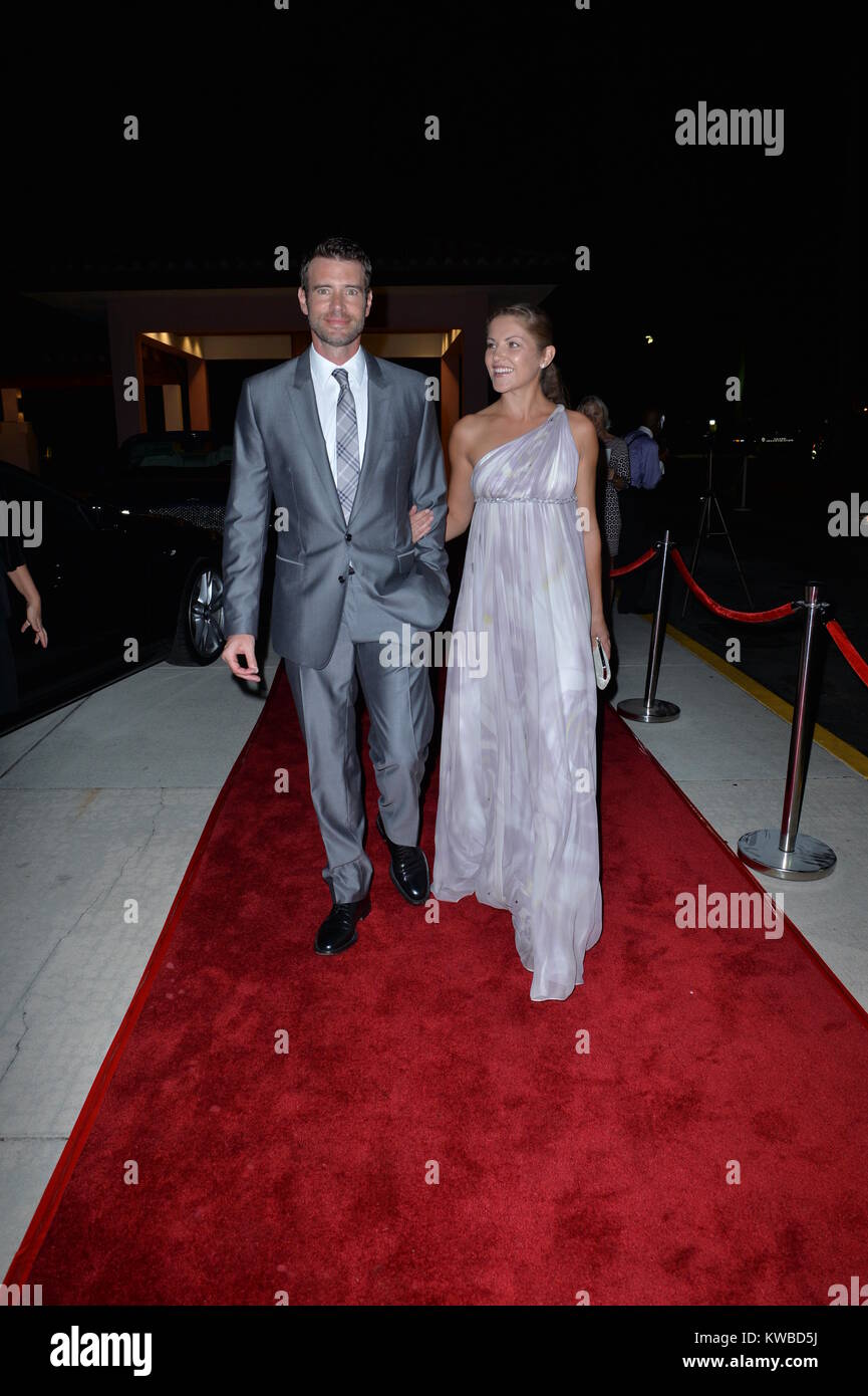 BOCA RATON, FL - NOVEMBER 16: Scott Foley Marika Dominczyk arrives at ...