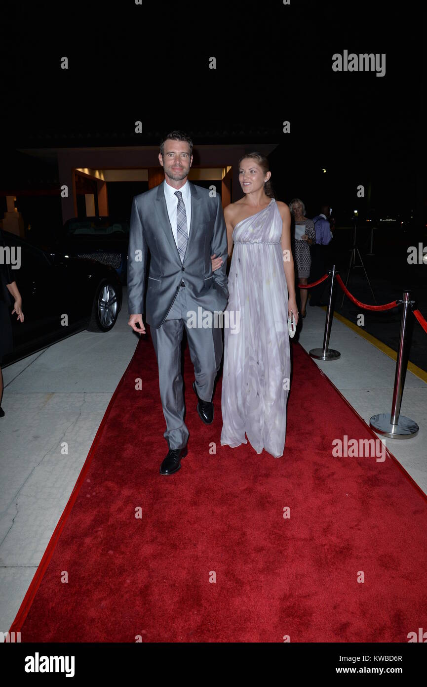 BOCA RATON, FL - NOVEMBER 16: Scott Foley Marika Dominczyk arrives at ...
