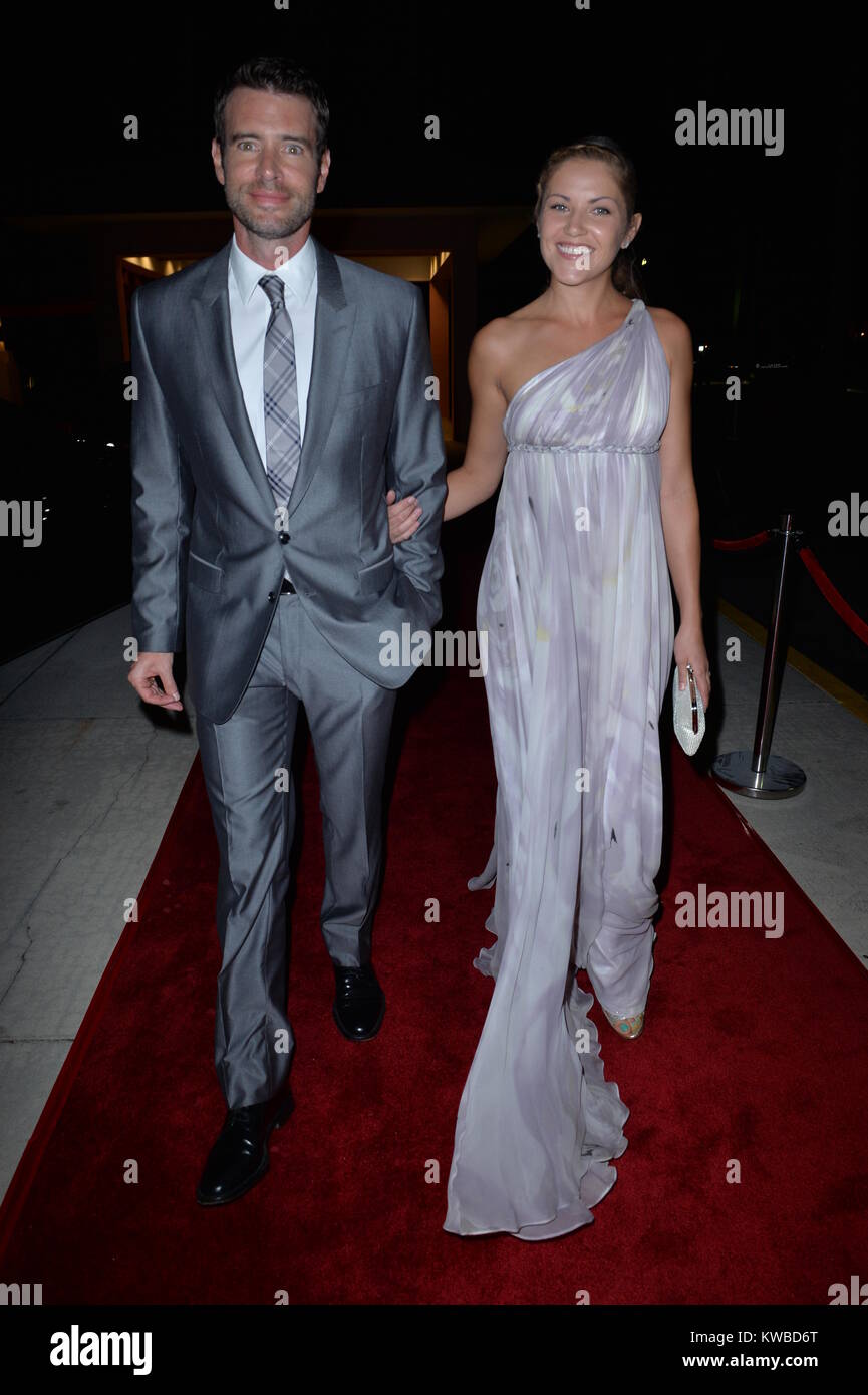 BOCA RATON, FL - NOVEMBER 16: Scott Foley Marika Dominczyk arrives at ...