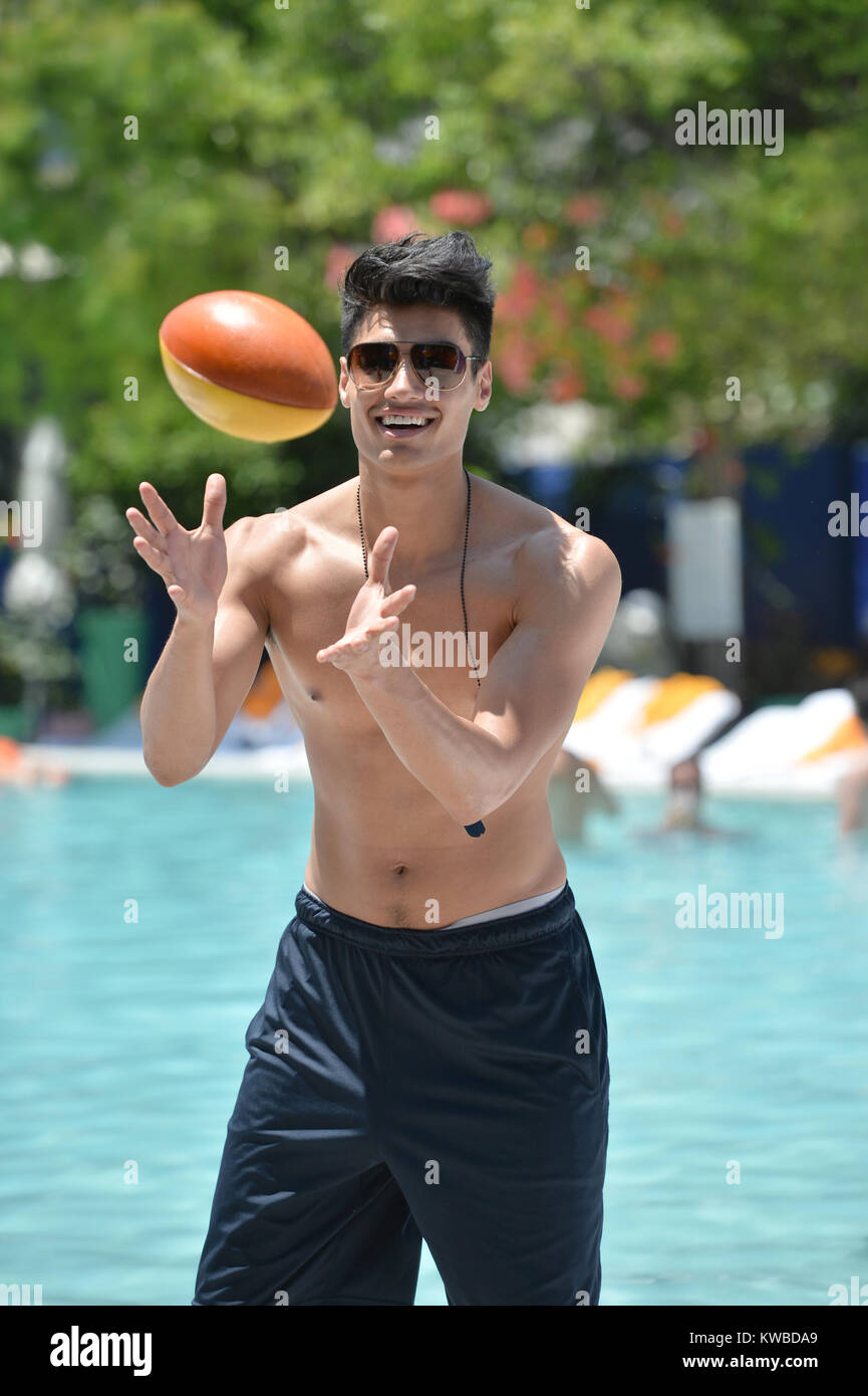 MIAMI BEACH, FL - MAY 09: (EXCLUSIVE COVERAGE) Singer and Model Siva ...