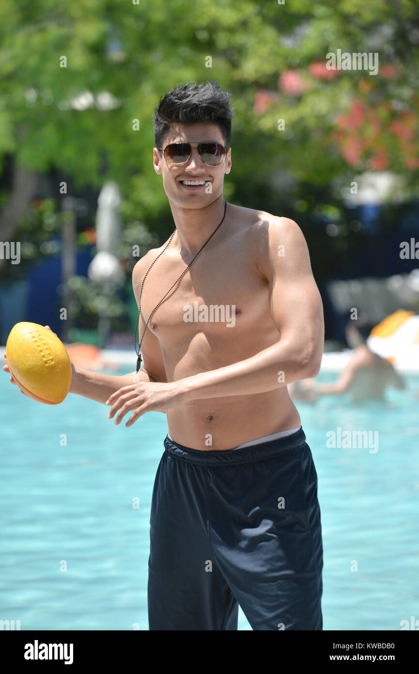 MIAMI BEACH, FL - MAY 09: (EXCLUSIVE COVERAGE) Singer and Model Siva ...