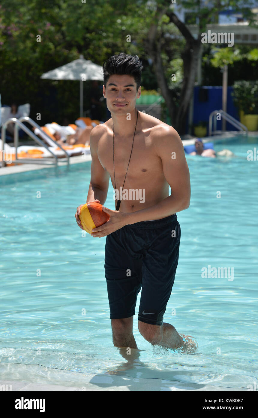 MIAMI BEACH, FL - MAY 09: (EXCLUSIVE COVERAGE) Singer and Model Siva ...