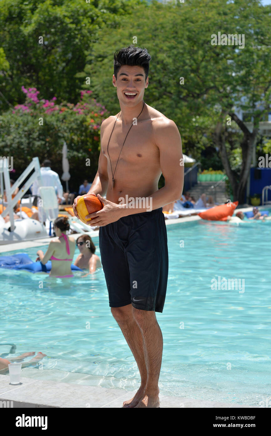 MIAMI BEACH, FL - MAY 09: (EXCLUSIVE COVERAGE) Singer and Model Siva ...