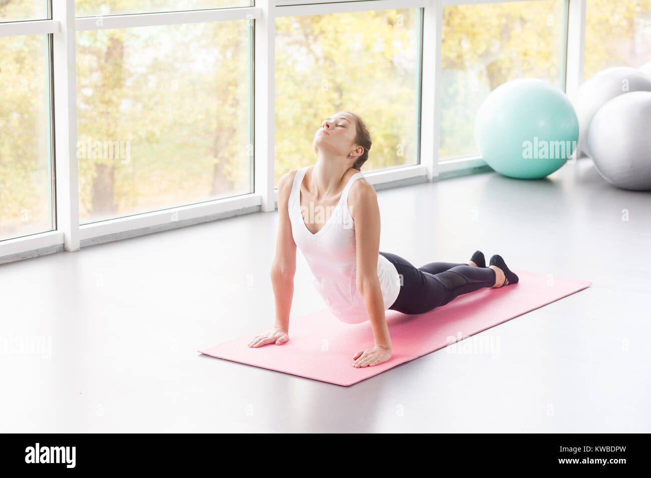 Posture studio hi-res stock photography and images - Alamy