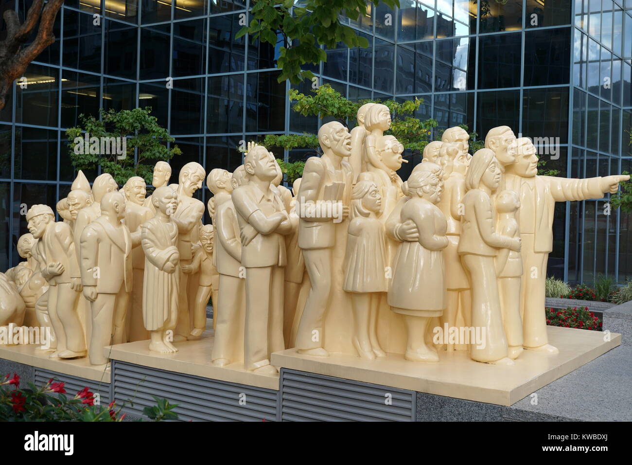 The Illuminated Crowd, human sculptures by Raymond Mason at the McGill ...