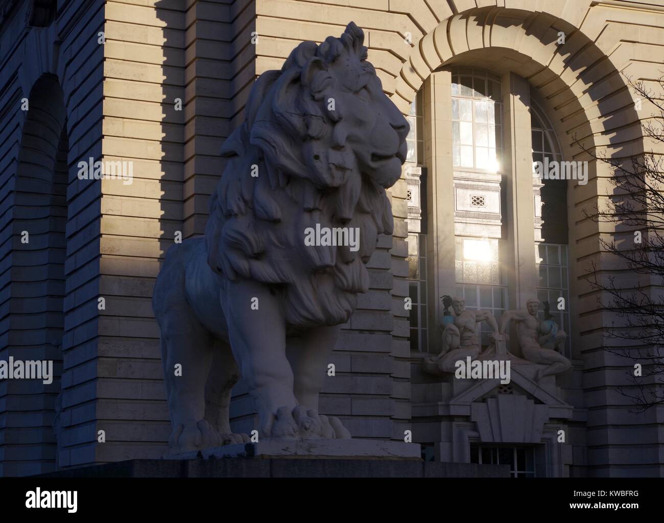 The South Bank "Red Lion" Sculpture of Coade Stone, by County Hall ...