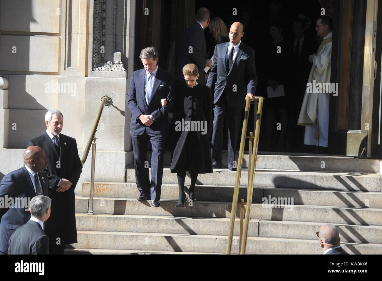 NEW YORK, NY - NOVEMBER 03: Annette de la Renta arrive at the funeral ...