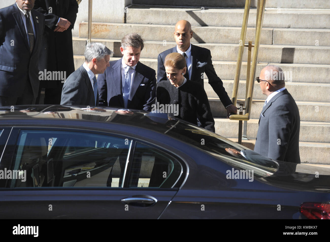 NEW YORK, NY - NOVEMBER 03: Annette de la Renta arrive at the funeral ...