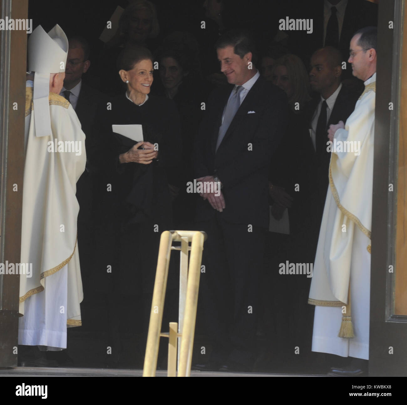 NEW YORK, NY - NOVEMBER 03: Annette de la Renta arrive at the funeral ...