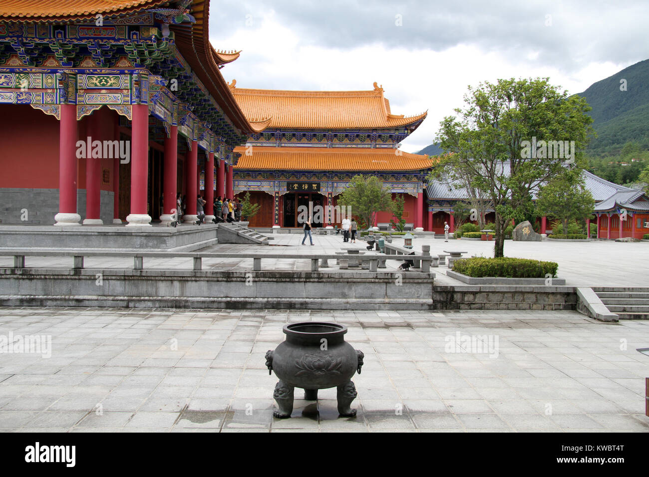 Inner yard of Chongsheng monastery in Dali, Chi na Stock Photo - Alamy