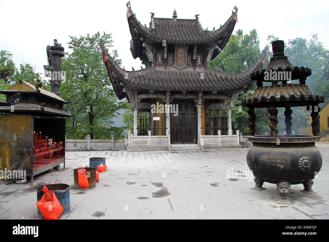 Inside buddhist monastery in Jiuhua Shan, China Stock Photo - Alamy