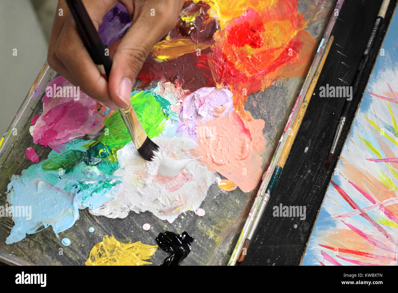 art materials, artists mixing color on wooden palette Stock Photo - Alamy