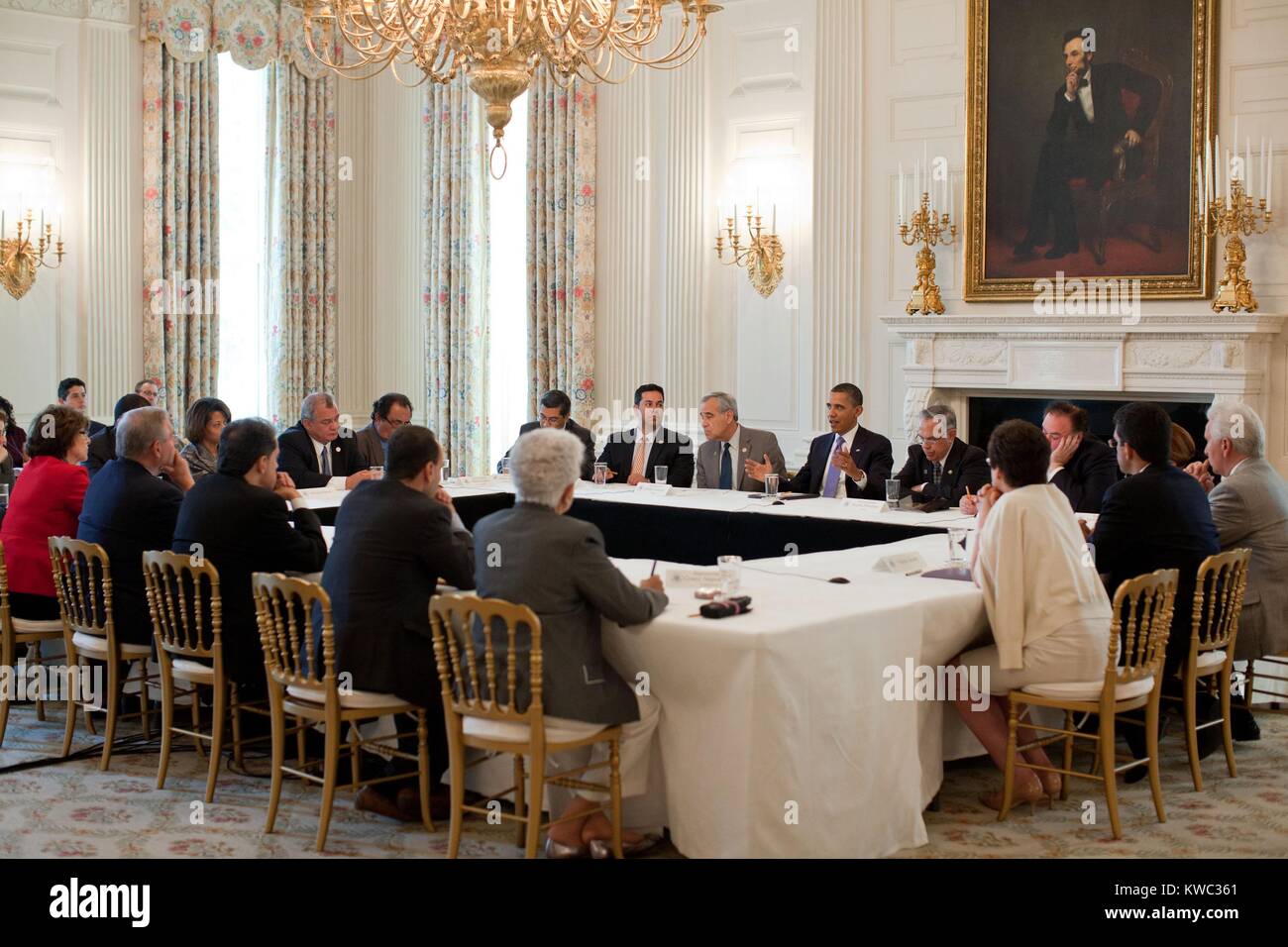 President Barack Obama meets with members of the Congressional Hispanic ...