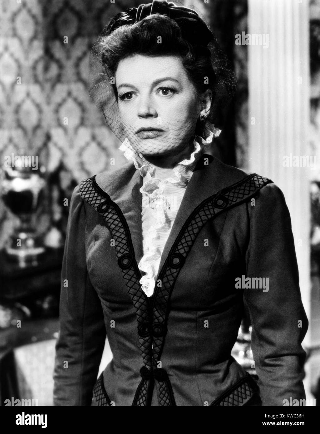 OSCAR WILDE, Phyllis Calvert, 1960 Stock Photo - Alamy