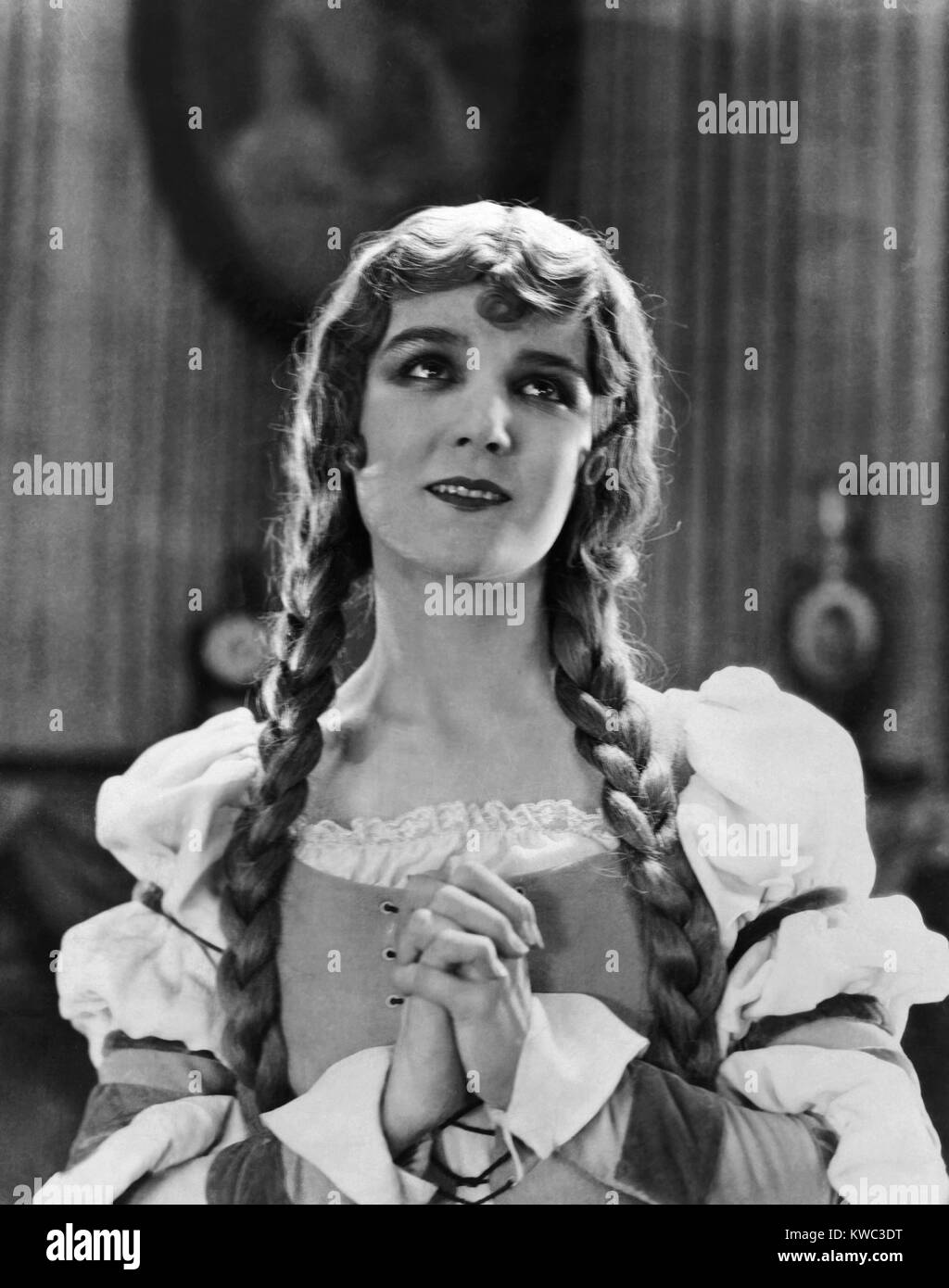 THE PHANTOM OF THE OPERA, Mary Philbin, 1925 Stock Photo - Alamy