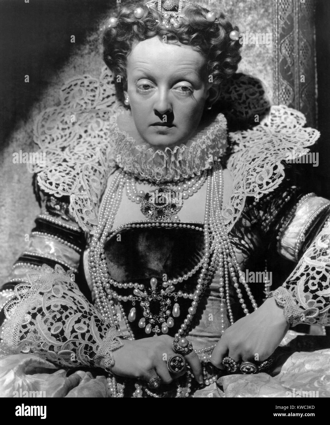 THE PRIVATE LIVES OF ELIZABETH AND ESSEX, Bette Davis, 1939 Stock Photo ...
