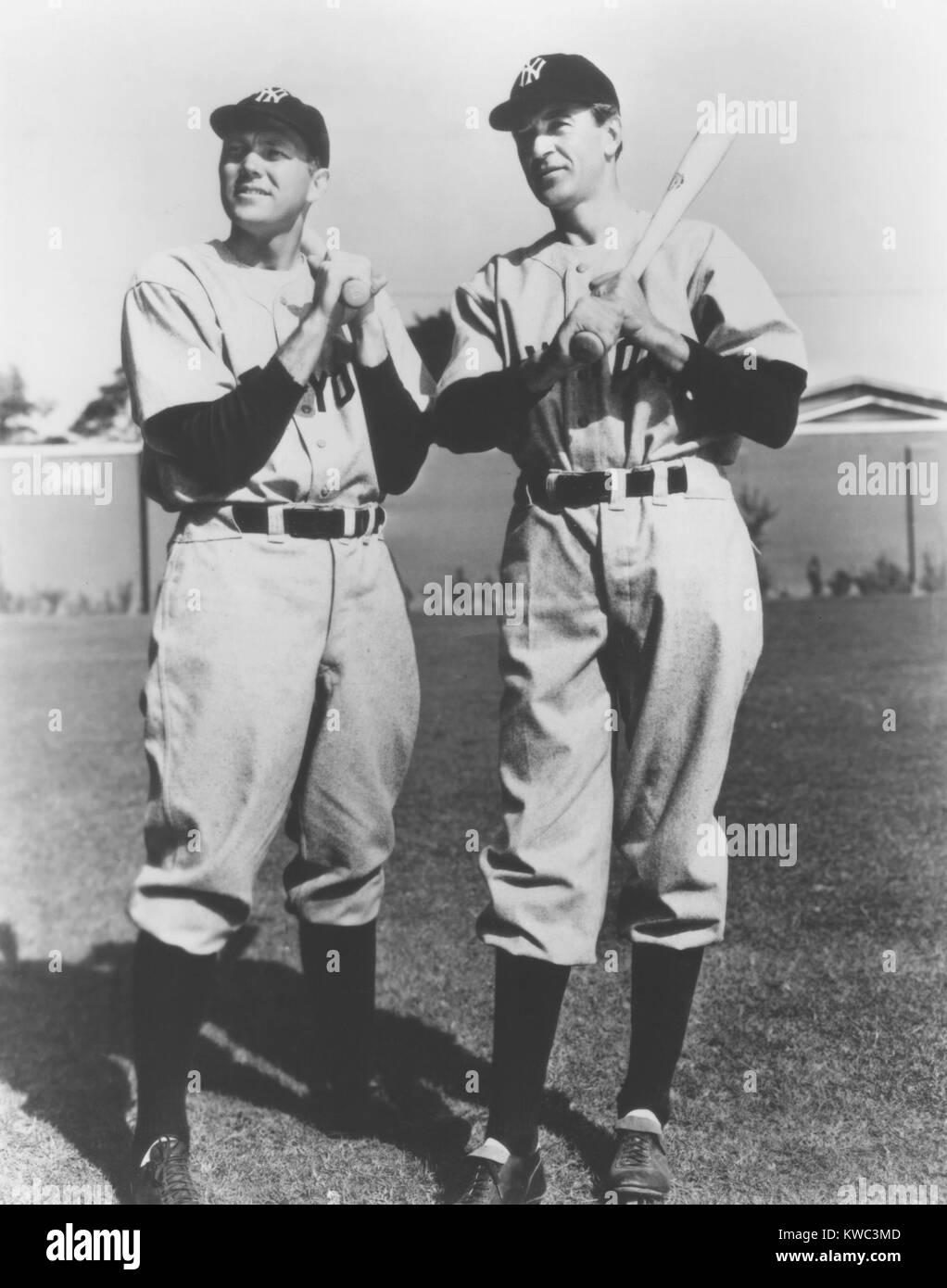 THE PRIDE OF THE YANKEES, from left: New York Yankee Bill Dickey, Gary ...
