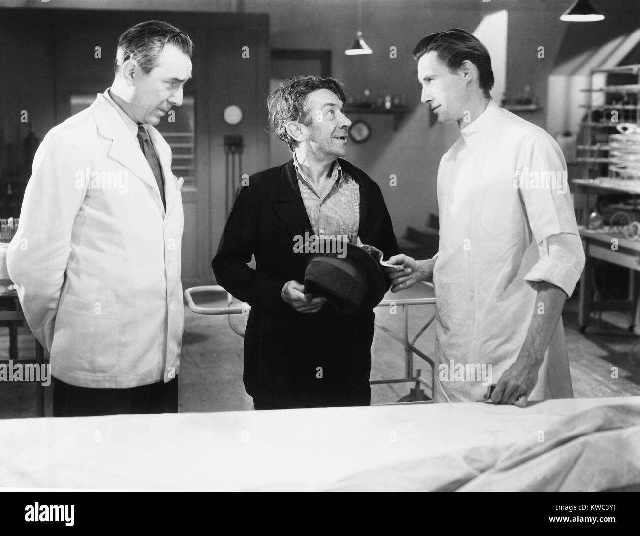 RETURN OF THE APE MAN, from left: Bela Lugosi, Ernie Adams, John ...