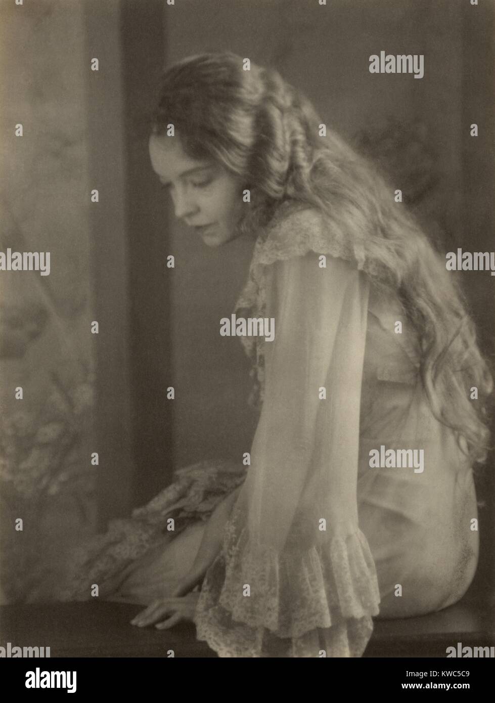 Lillian Gish as Yelena Andreyevna in Jed Harris's 1930 Broadway ...