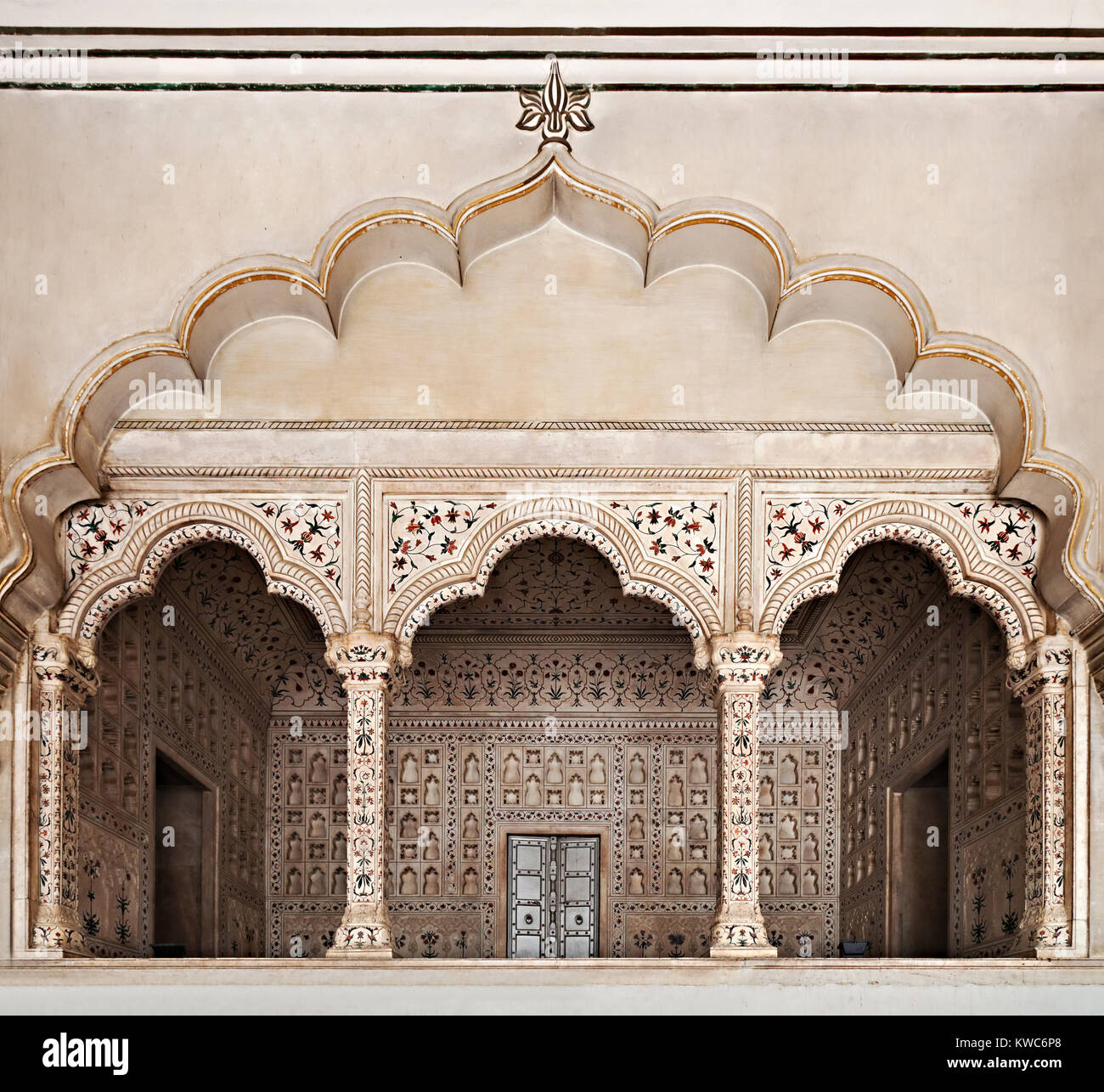 Inside red fort agra hi-res stock photography and images - Alamy