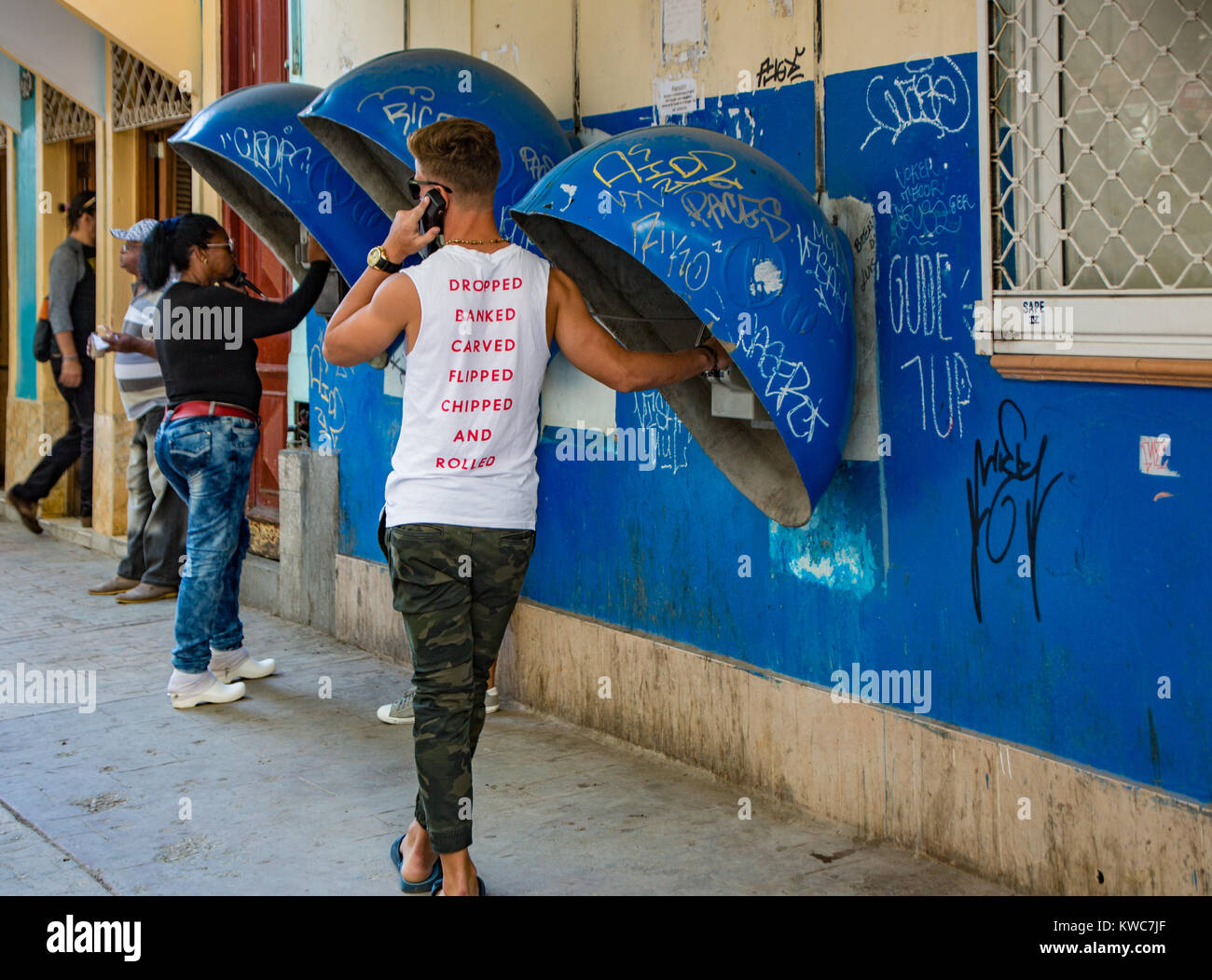 Phone booth cuba hi-res stock photography and images - Alamy