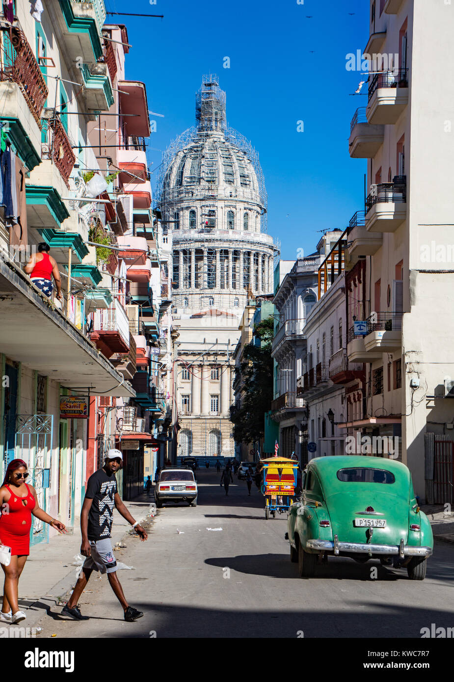 Cuban pedestrian crossing hi-res stock photography and images - Alamy