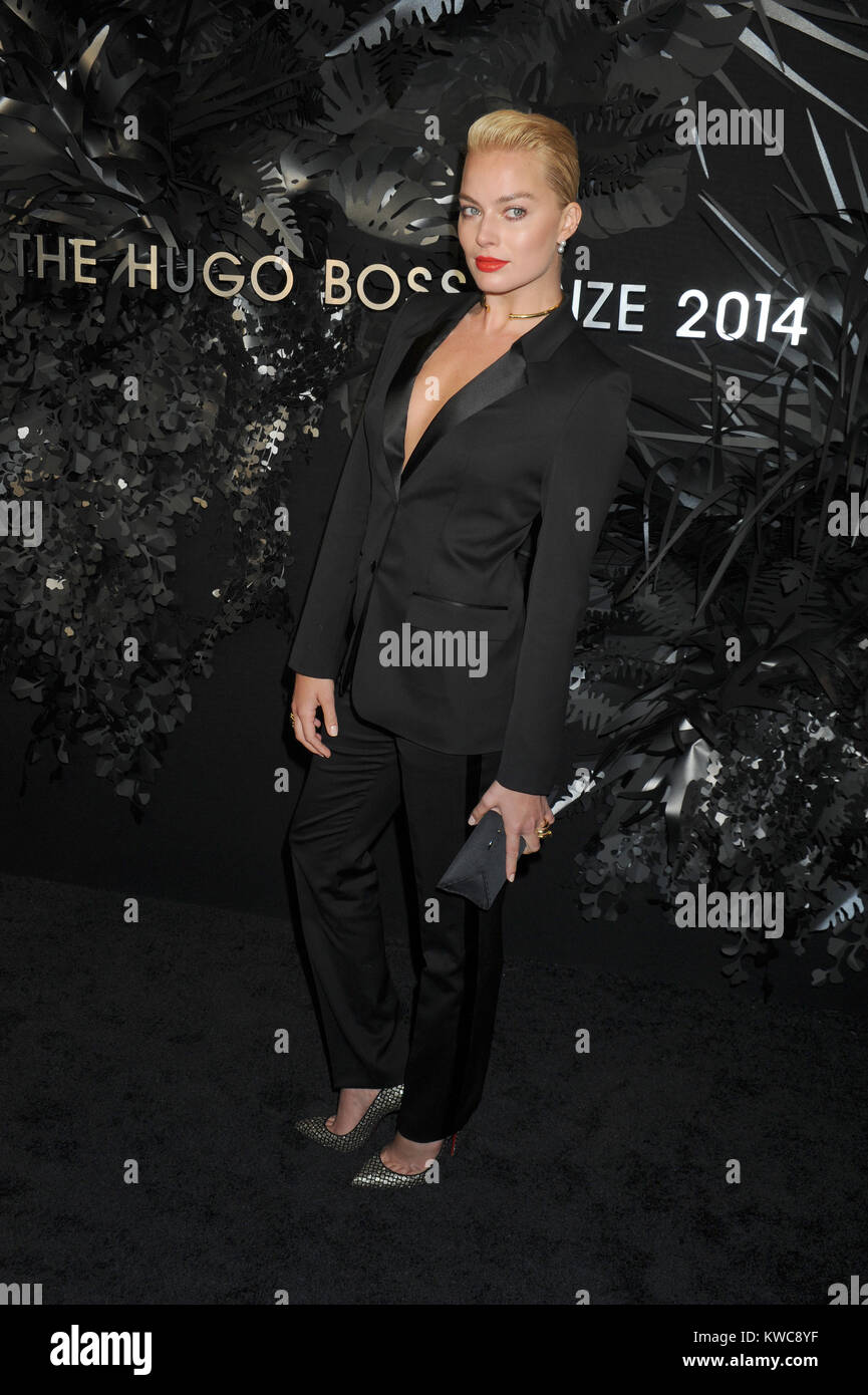 NEW YORK, NY - NOVEMBER 20: Margot Robbie attends the awarding of the ...