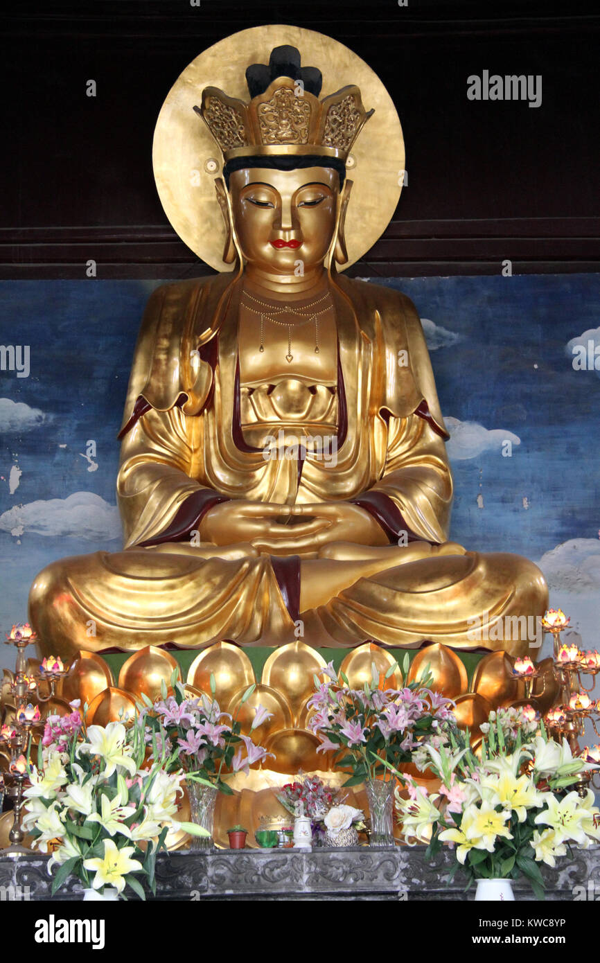 Majestic statue guanyin goddess hi-res stock photography and images - Alamy