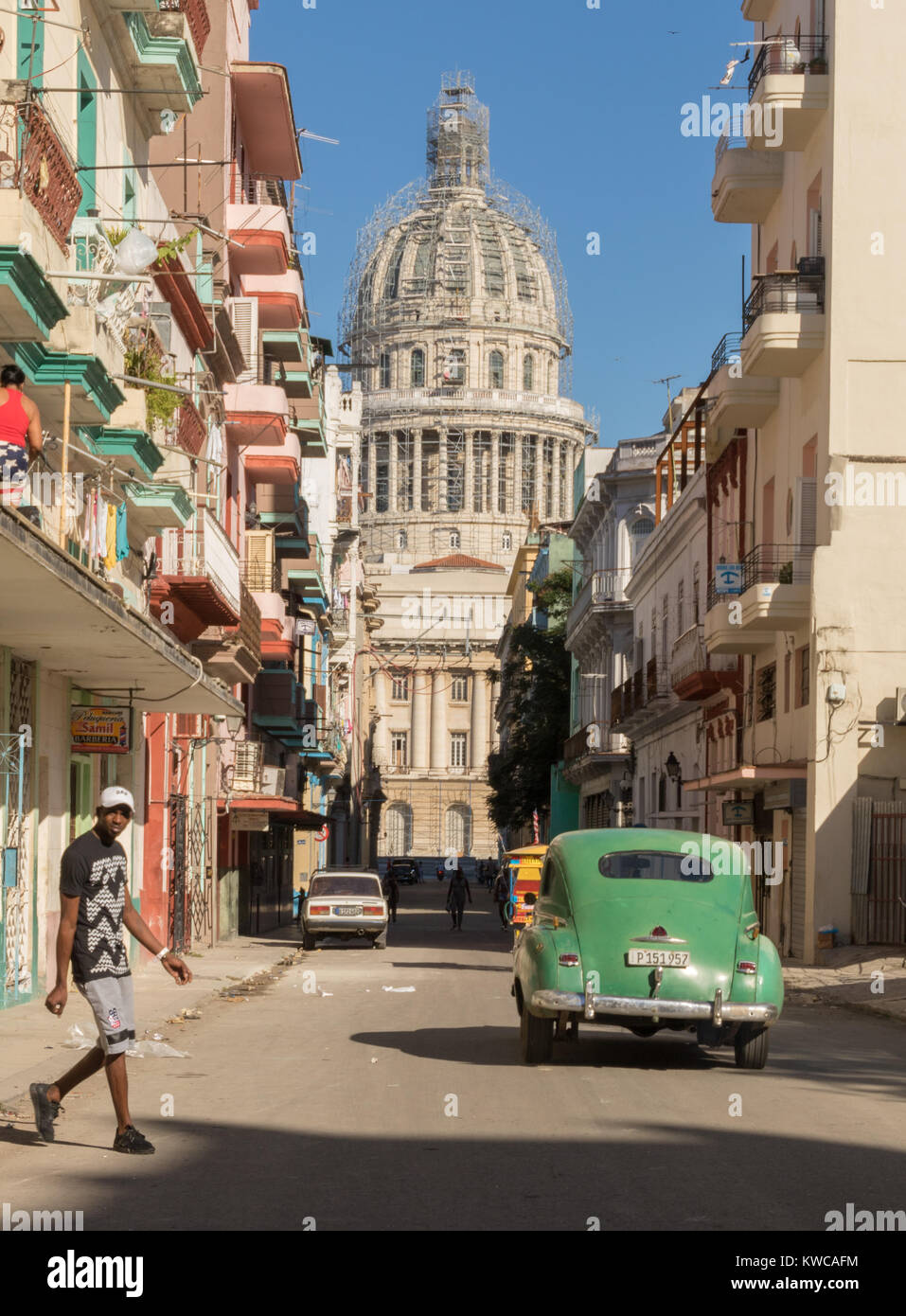 Cuban pedestrian crossing hi-res stock photography and images - Alamy