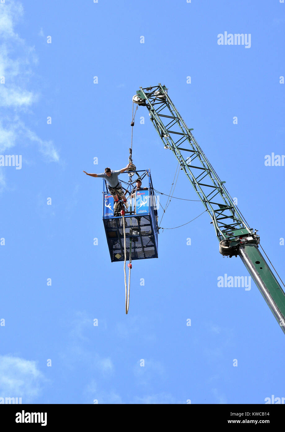 Bungee jumping crane hi-res stock photography and images - Alamy