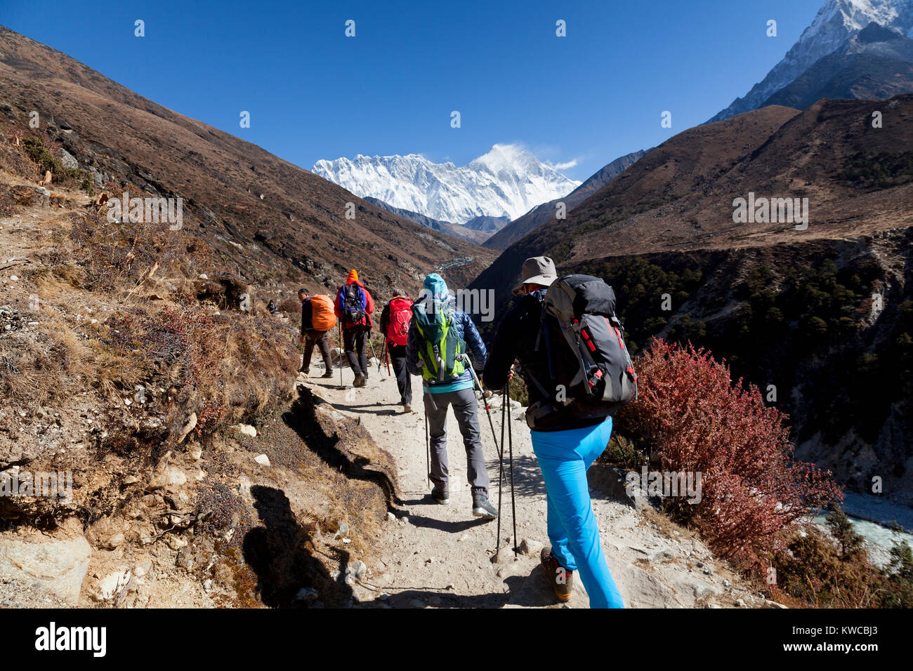 Mounts Everest and Lothse, way to Everest base camp Stock Photo - Alamy