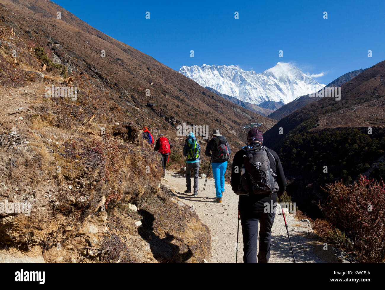 Mounts Everest and Lothse, way to Everest base camp Stock Photo - Alamy