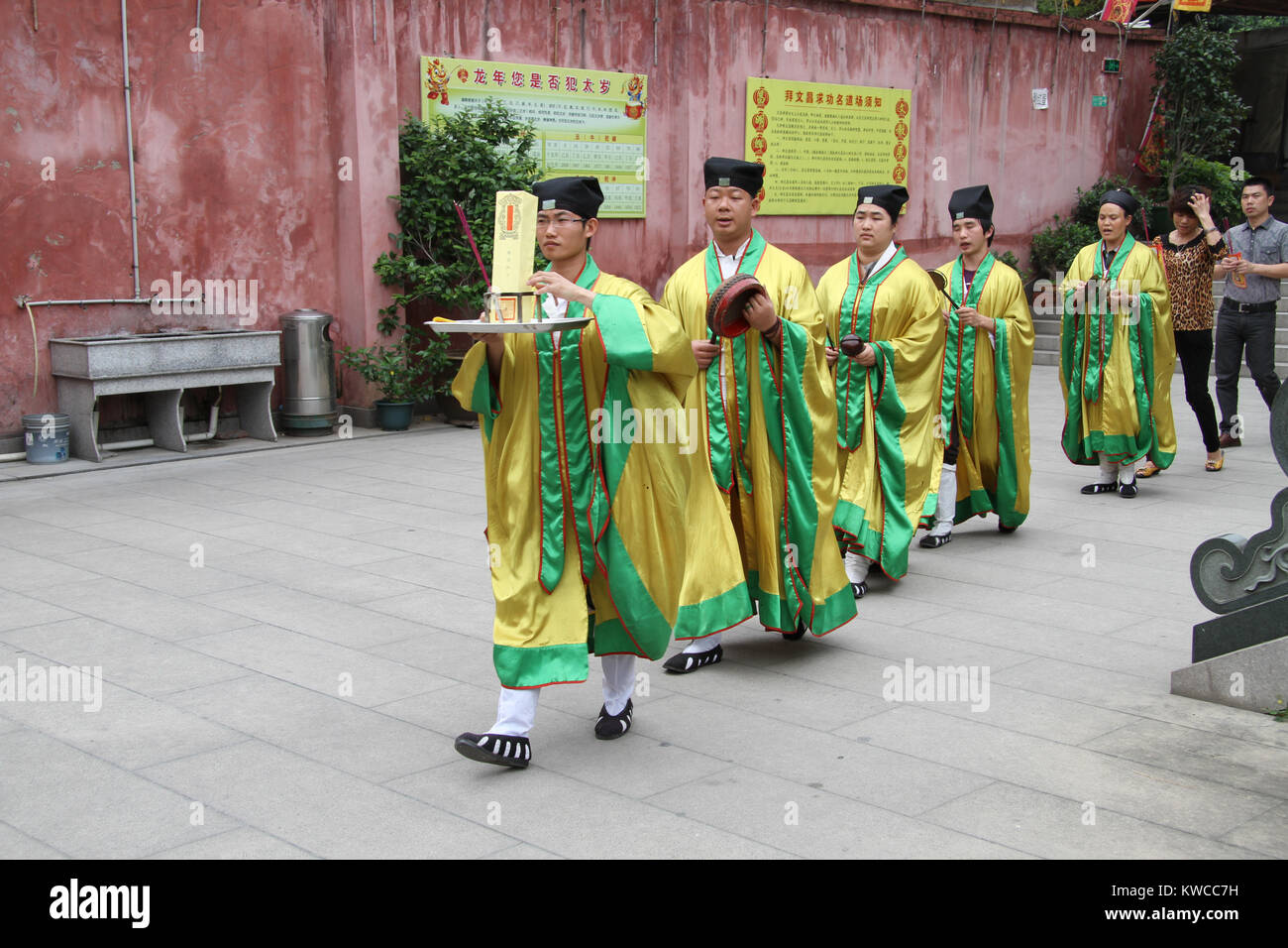 Old religion ceremony in taoist temple in Quanzhou, China Stock Photo ...