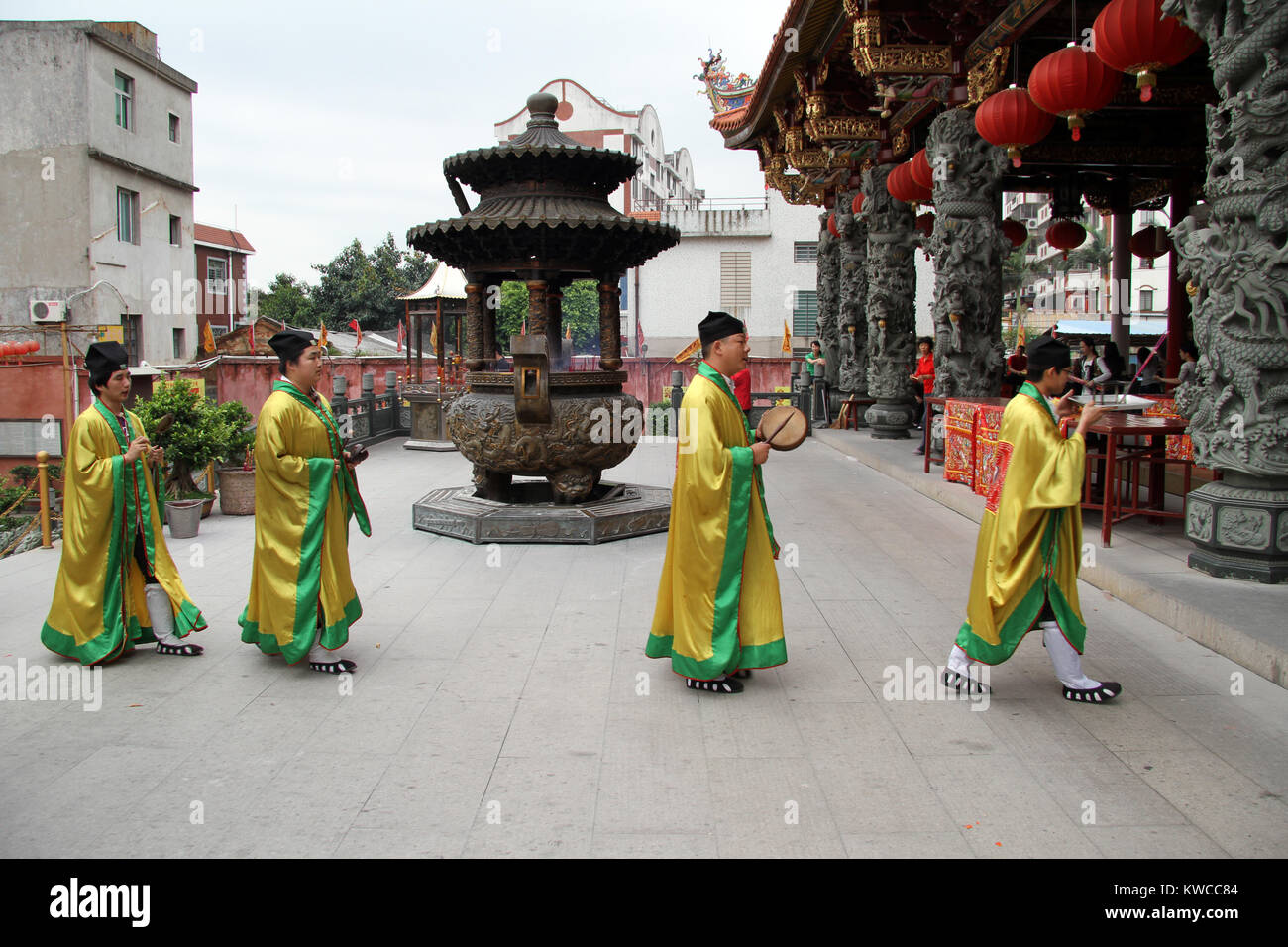 Old ceremony in taoist temple in Quanzhou, China Stock Photo - Alamy