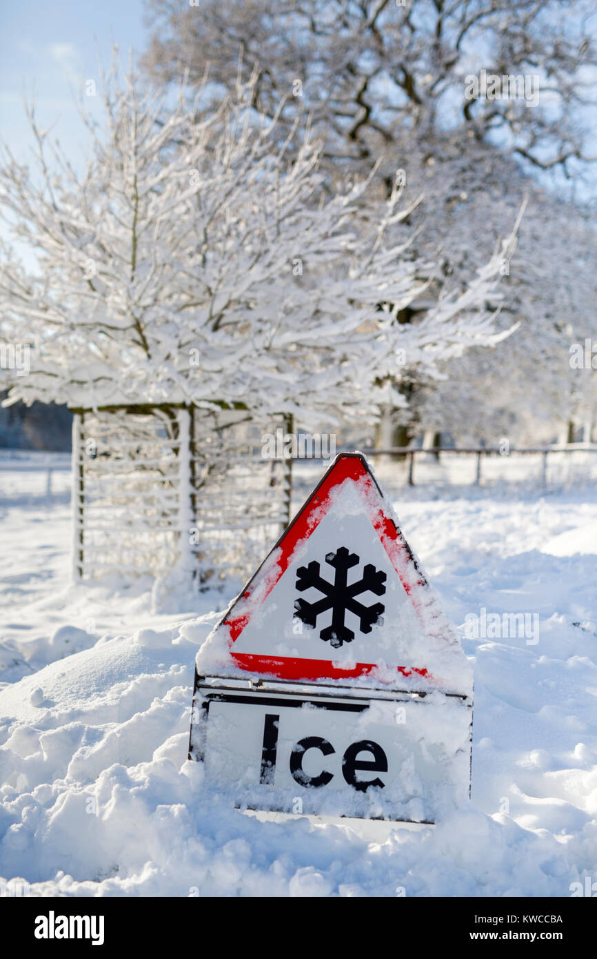 Ice warning sign hi-res stock photography and images - Alamy